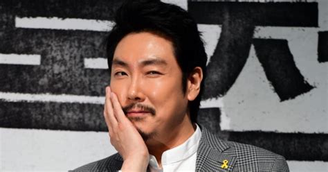 포토 조진웅 치아 너무 아파요