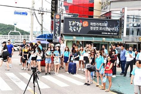 “영덕대게거리 웃음으로 손님을 맞아요” 다경뉴스