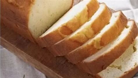 Pão de forma caseiro de bolo inglês fica super fofinho e delicioso
