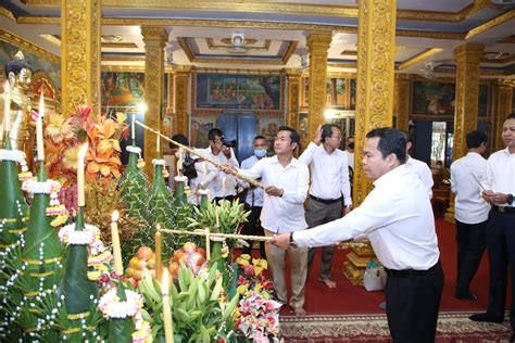 ពិធីបុណ្យ «មាឃបូជា នៅ វត្តវេឡុការាម ព្រែកឬស្សី ស្ថិតនៅក្រុងតាខ្មៅ រដ្ឋបាលខេត្តកណ្តាល