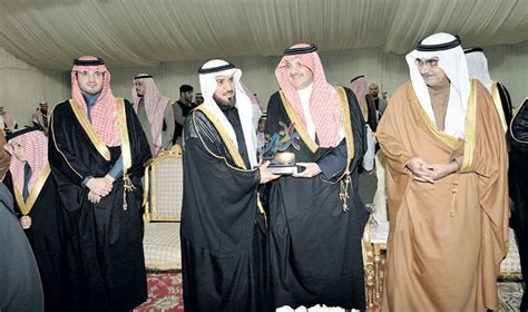 الأمير سعود بن نايف يكرم عبد الحكيم العمار