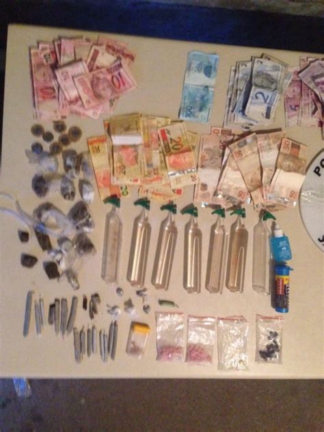 Jovem é Presa Com 18 Frascos De Lança Perfume Em Balneário Camboriú