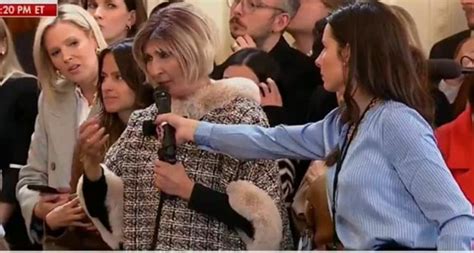 Трамп до авганистанска новинарка Не разбирам ниту еден збор од вашето прашање ВИДЕО