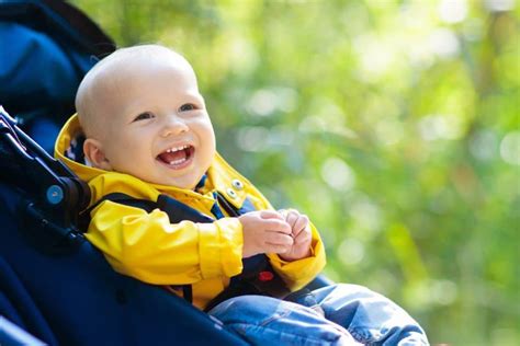 Comment Choisir Une Poussette Pour Voyager Hello Maman