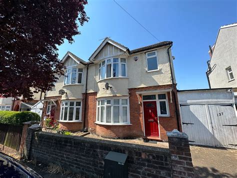 6 Bed Detached House For Sale In Argyll Avenue Luton Lu3 Zoopla