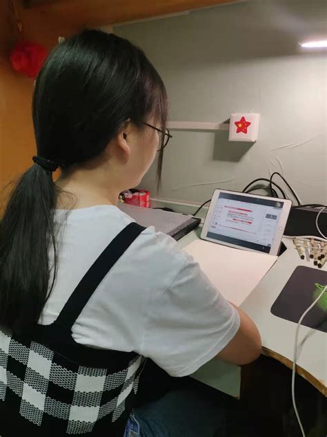 我系开展“传承五四精神，激扬青春活力”团组织生活 新技术学院语言文学系