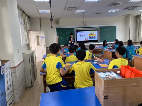 康寧大學資訊管理科至基隆市明德國中教授程式設計桌遊 康寧大學台北校區 五專部資訊管理科