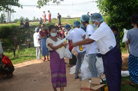 Dvb လပွတ္တာတွင် ဆိုက်ကားဆရာ ၆၅၀ အတွက် မြို့ခံများစုပေါင်းပြီး လှူဒါန်း