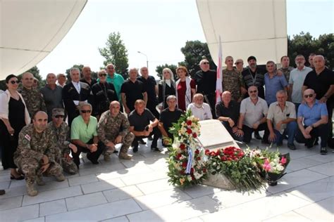 აგვისტოს ომში დაღუპული გმირები რუსთავში გაიხსენეს Radio Georgian Times