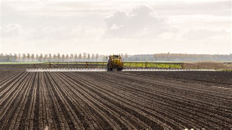 En Santa Fe proponen cobrarle más impuestos a quienes usen agroquímicos