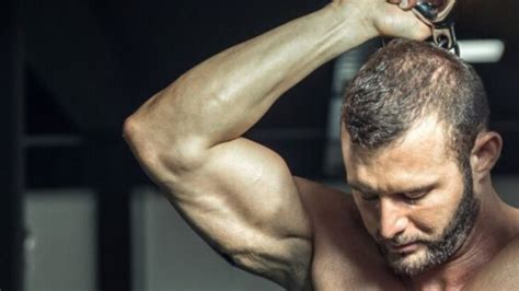 How To Do The Single Arm Overhead Triceps Extension For Optimal Arm