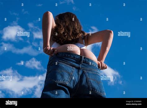 Gro Es Ges Sexy M Dchen Nimmt Aus Ihr Pantie Und Zeigt Einen Sch Nen Arsch M Dchen