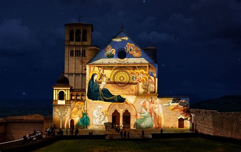 Un Giotto Luminoso Sulla Facciata Della Basilica Di San Francesco Ad Assisi