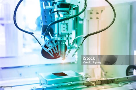 납땜 및 조립 Pcb 보드 제조 자동화의 철 팁 납땜 반도체에 대한 스톡 사진 및 기타 이미지 반도체 생산 라인 엔지니어