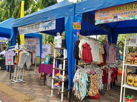 Stand UMKM Di Malam Puncak Hari Jadi Ke 31 Kota Tangerang Ramai Diburu