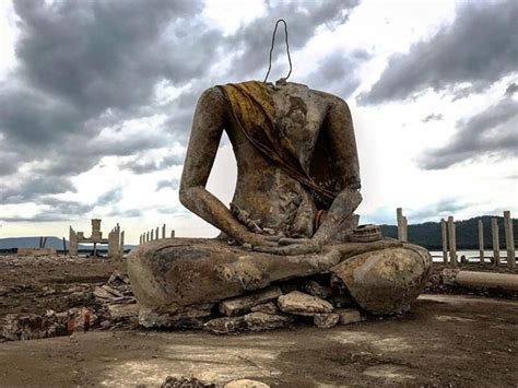 ภาพเปรียบเทียบอดีตและปัจจุบัน วัดหนองบัวใหญ่ ที่จมหายอยู่ใต้น้ำนานกว่า 20 ปี