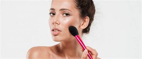 Trik Simpel Pakai Foundation Dengan Spatula Ini Bikin Hasil Makeup Jadi