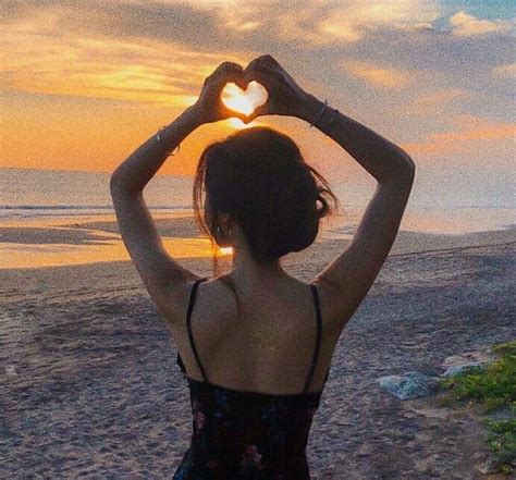 Miu Moon Webcam Model Profile Superchatlive