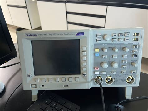 Digital Phosphor Oscilloscope Khalifa University