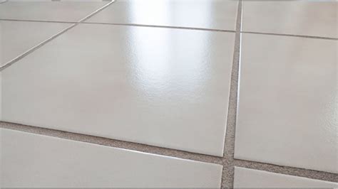 Белая плитка и белая затирка на полу 82 фото