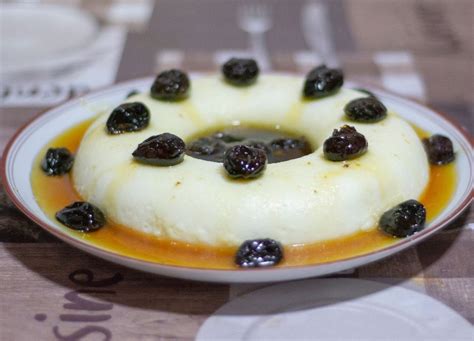 Manjar de coco calda de ameixa 20 pedaços de pura gostosura