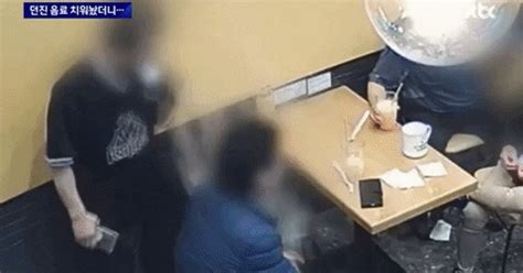 “남은 커피 다시 줘” 카페서 싸우며 음료 던지고 나간 일행…1시간 뒤 다시 돌아온 男[영상]