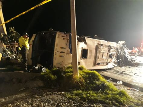 Al Menos 23 Muertos Y 18 Heridos Tras Accidente De Bus En Ecuador