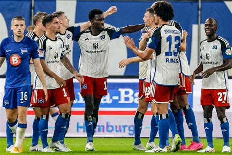 Hsv Dominiert Hertha Bsc Trotz Var Pech Und Springt An Die Tabellenspitze