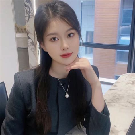 정채은 On Reels Facebook