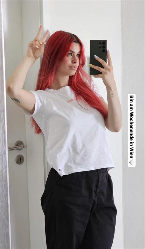 Anna Gazanis Nippel R Influencernsfw