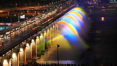 ENJOY THE BEAUTIFUL WORLD AM PM The Banpo Bridge Or Moonlight Rainbow Fountain Photos In