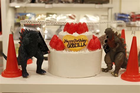 世界初の公式ゴジラグッズショップ「ゴジラ・ストアtokyo」新宿マルイ アネックス