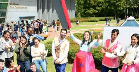 동서대 외국인 유학생 추석 앞두고 윷놀이