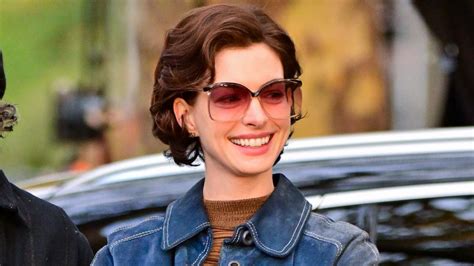 Anne Hathaway Short Curly Hair