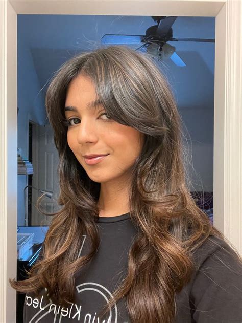 Fall Hair Color Inspo Frizzy Wavy Hair Wavey Hair Bangs With Medium Hair