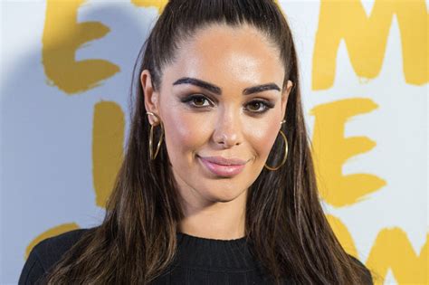 À la base j étais bête Nabilla fait des confidences étonnantes sur