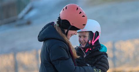 Leiknes Skule Dansa Og Lo På Isen I Knarvik Strilenno