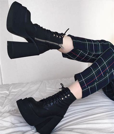 UNIF Brat Boot All Black Sneakers Black Jeans Fashion