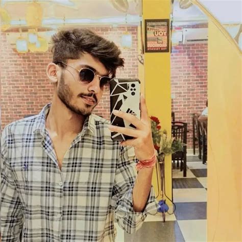 ŇïⓈℍ𝖺ℕᴛ🧡 Nis Uu • Threads Say More