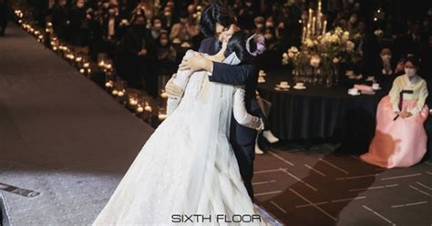 24살 연하 ♥아내와 뽀뽀최성국 해운대서 만나 결혼까지 예식 사진 공개 종합