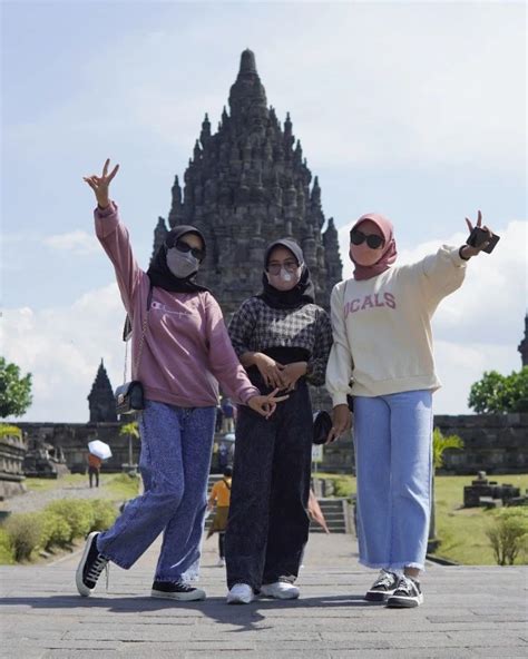 Candi Prambanan Atau Candi Roro Jonggrang Adalah Kompleks Candi Hindu
