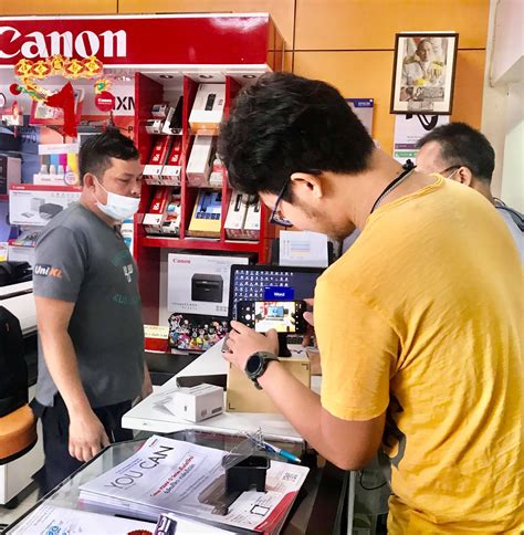 เครื่องปริ้นคุณแม่ มีปัญหา คุณพ่อยกมา คุณลูกฟังการใช้งาน เพื่อกลับไปอธิบายให้คุณแม่ฟัง สม