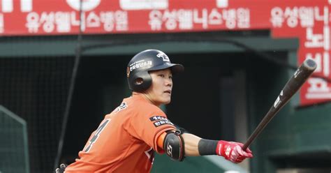 1루 땅볼 치는 한화 강경학