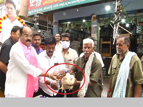 Trsनेत्याचा अजब जल्लोष स्थानिकांना वाटल्या दारुच्या बाटल्या आणि जिवंत