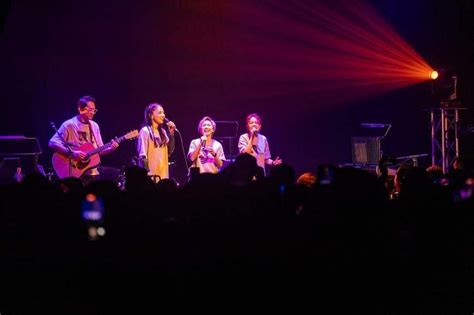 Concert Review Singer Hung Pei Yus First Singapore Show An Intimate