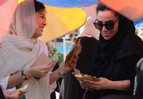 یک ون لبخند؛ هدیه گروه دانشجویی مثل هانیه به زنان و دختران تهران تسنیم