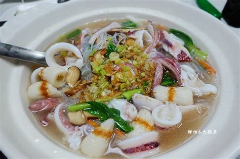 新北瑞芳｜老船長平價海鮮：深澳漁港旁的老牌海鮮餐廳！透抽米粉、紅燒小卷、炸白帶魚都好吃 輕旅行