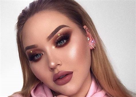 Fabulous Full Glam Makeup Looks To Flaunt This Fall Fashionisers©
