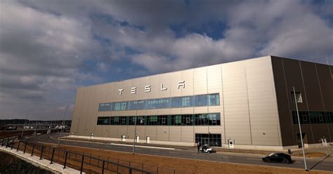 테슬라 獨 공장 방화 추정 화재로 가동 중단 주가 급락