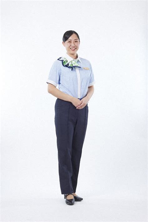 山陽新幹線の乗務員制服、6年ぶりリニューアル 合服を初導入 写真特集17 毎日新聞